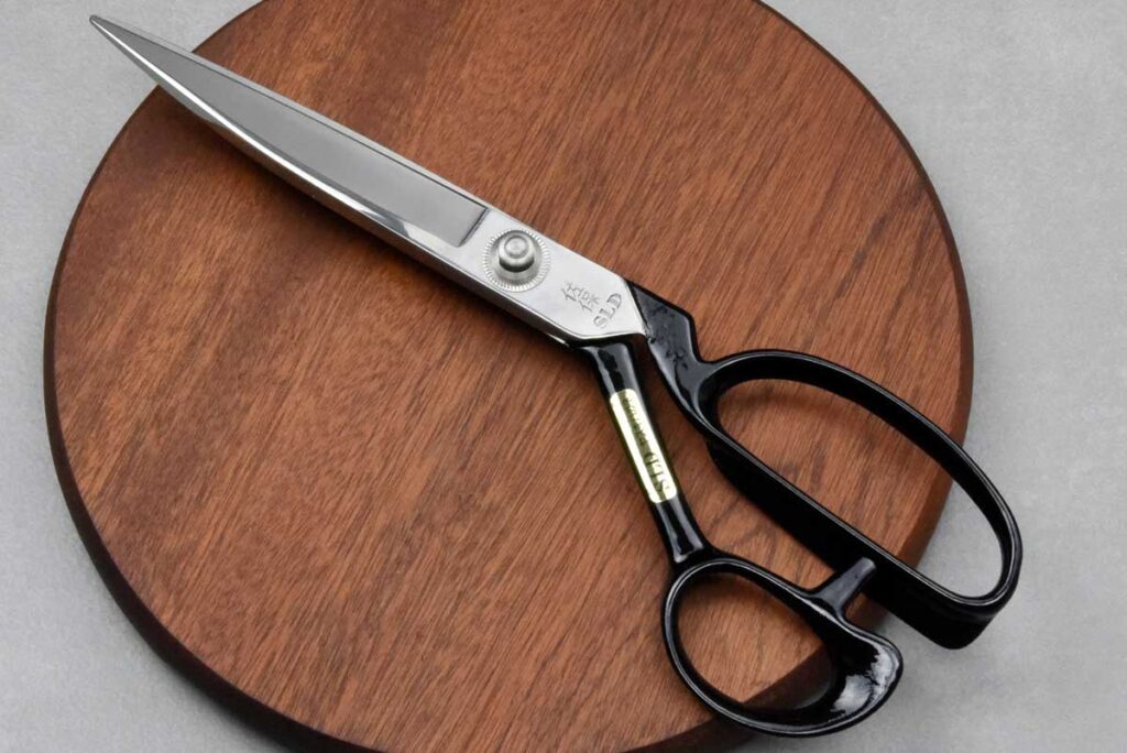 מספריים מקצועיים לתפירה מבית סאי | פלדת SLD - היקארי סכיני שף